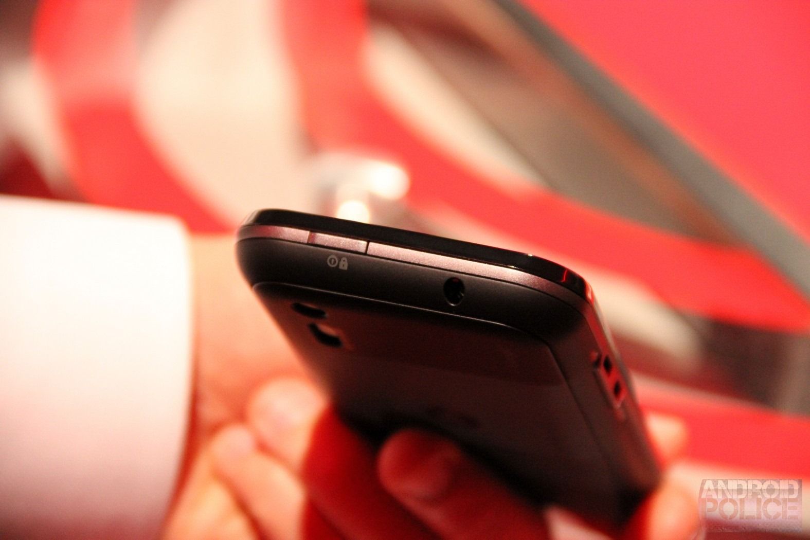 CES 2011: Quick Hands-On With Verizon's Dual-Core 4G LTE Motorola Droid ...