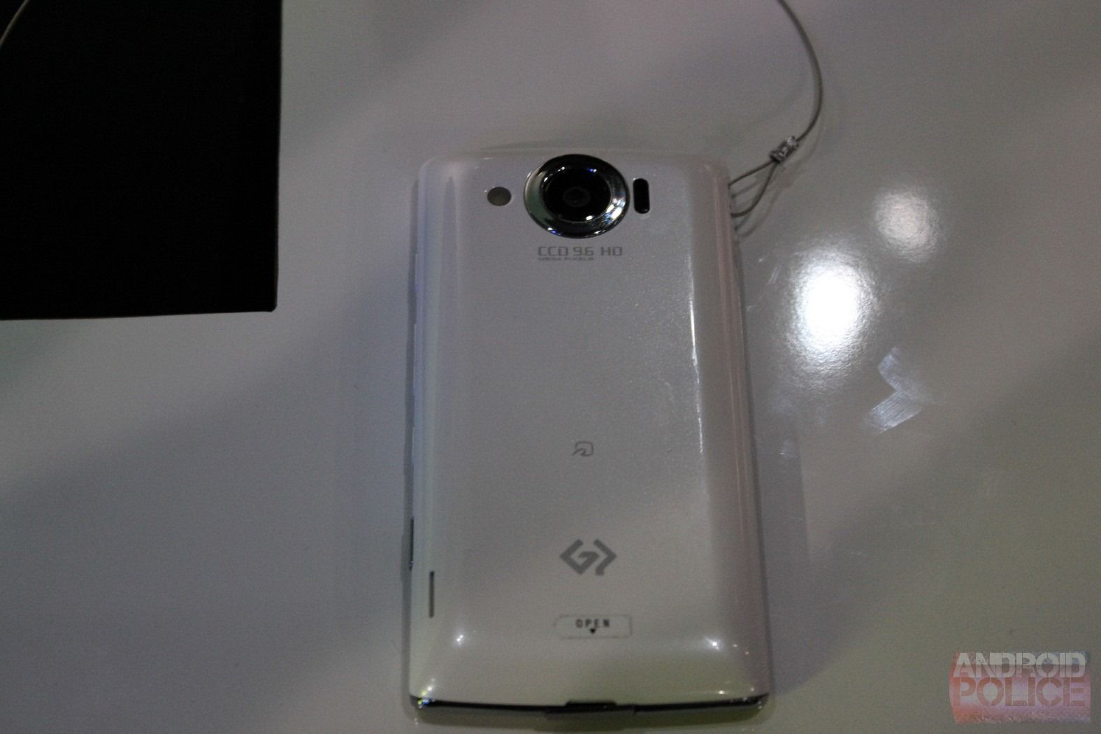 CES 2011: Hands-On With Sharp's Galapagos 003SH Glasses-Free 3D Android ...