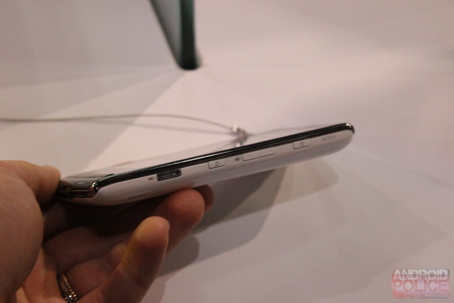 CES 2011: Hands-On With Sharp's Galapagos 003SH Glasses-Free 3D Android ...