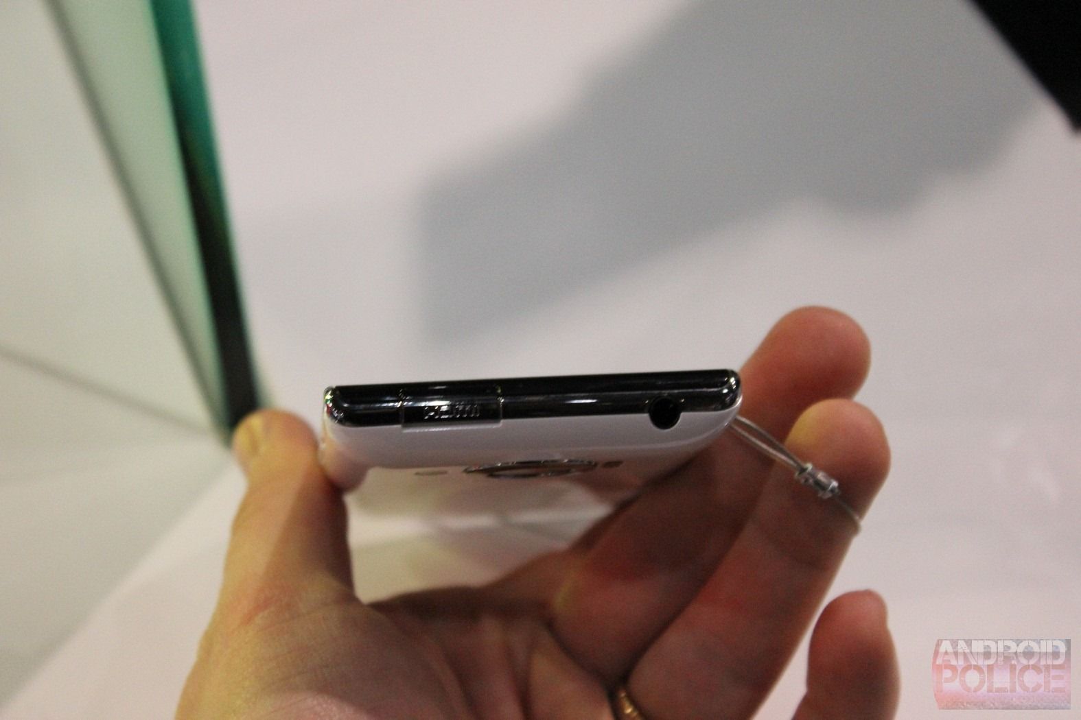 CES 2011: Hands-On With Sharp's Galapagos 003SH Glasses-Free 3D Android ...