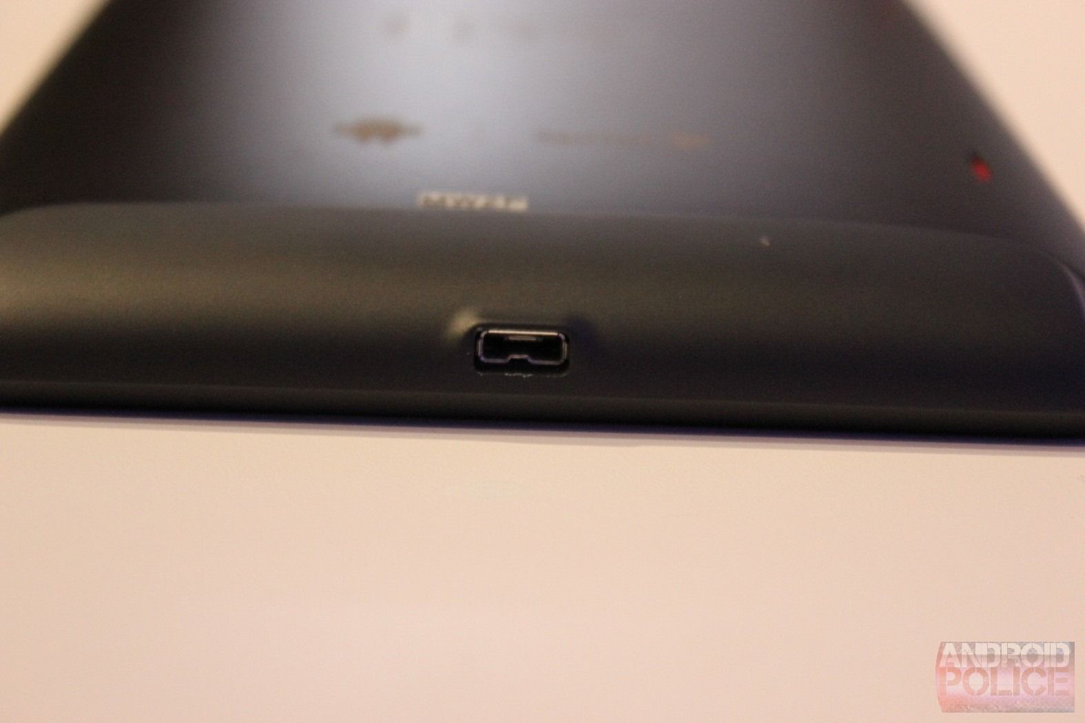 HTC EVO 3D And View 4G Use A Single MHL Port That Allows For Both ...