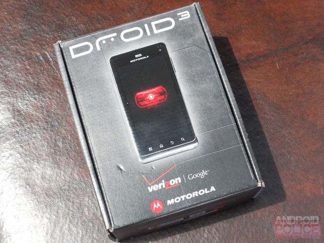 Unboxing & First Hands-On With The Motorola DROID 3