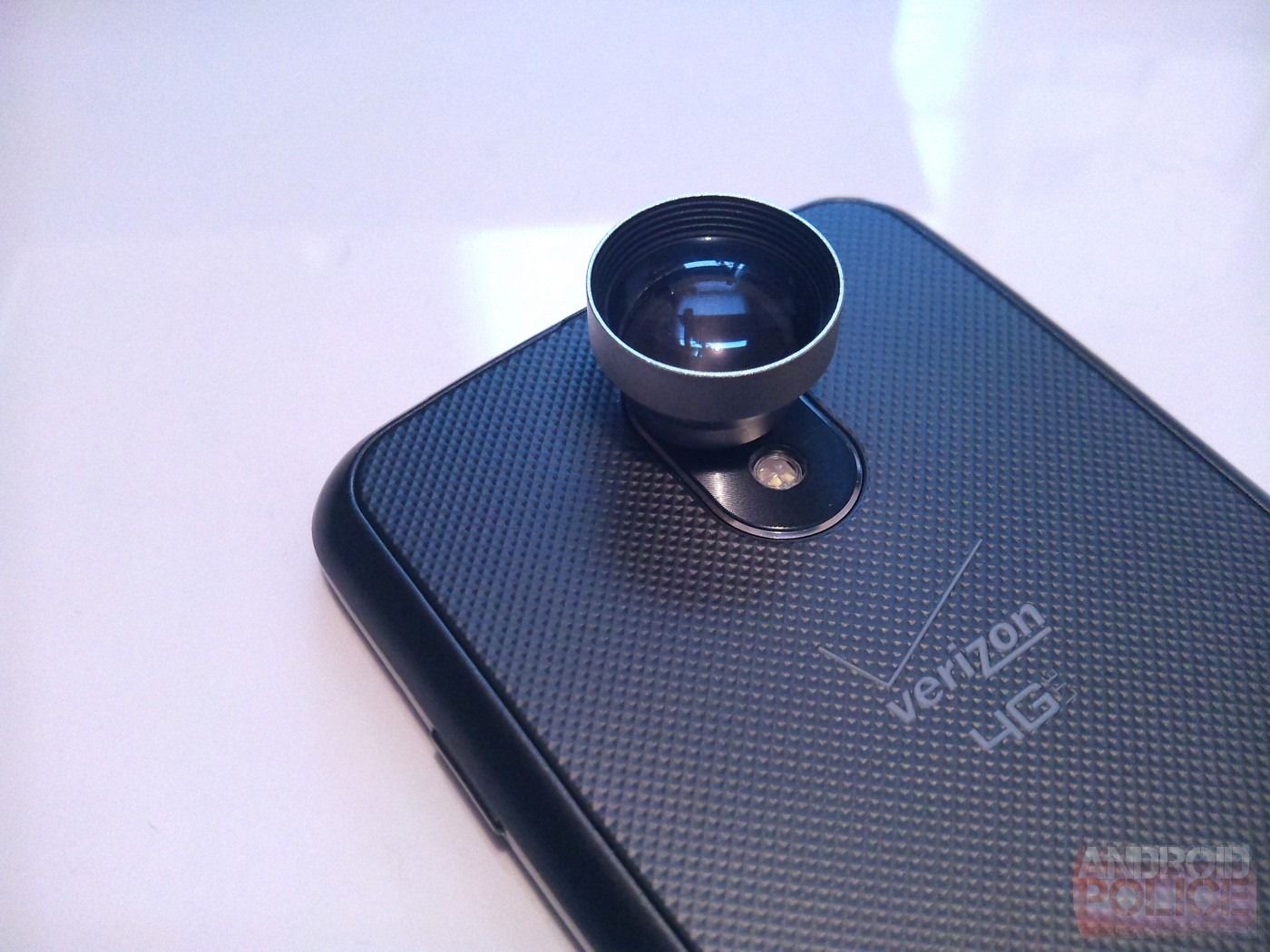[Review] Beef Up Your Smartphone's Camera With These Swappable Wide ...