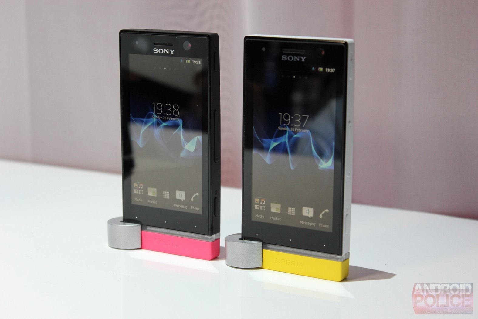 [MWC 2012] Sony Unveils The Xperia P And Xperia U, Younger Brothers Of ...