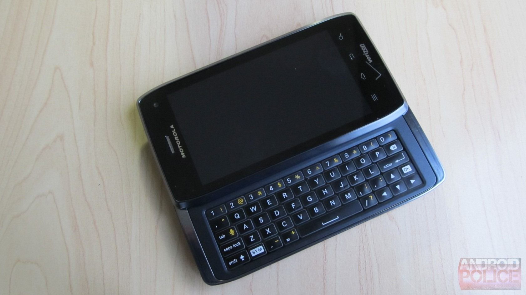 [Review] Motorola DROID 4: An Incredible Device - If You Can Handle The ...