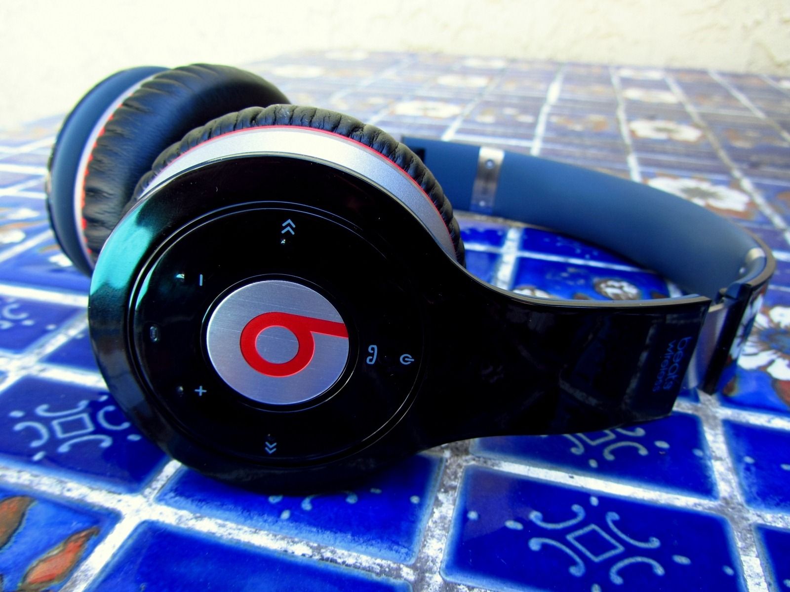 Beats Wireless Bluetooth On-Ear Headphones Review: Big Sound, Big Style ...