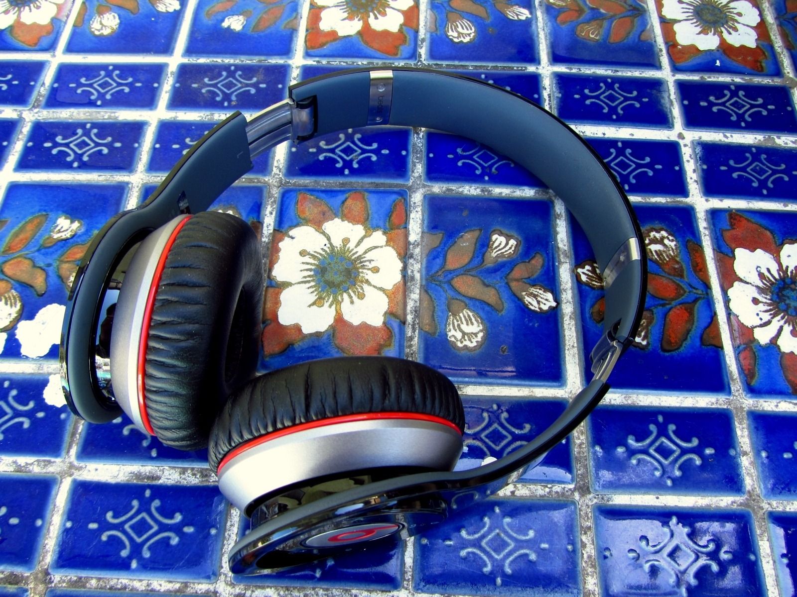 Beats Wireless Bluetooth On-Ear Headphones Review: Big Sound, Big Style ...
