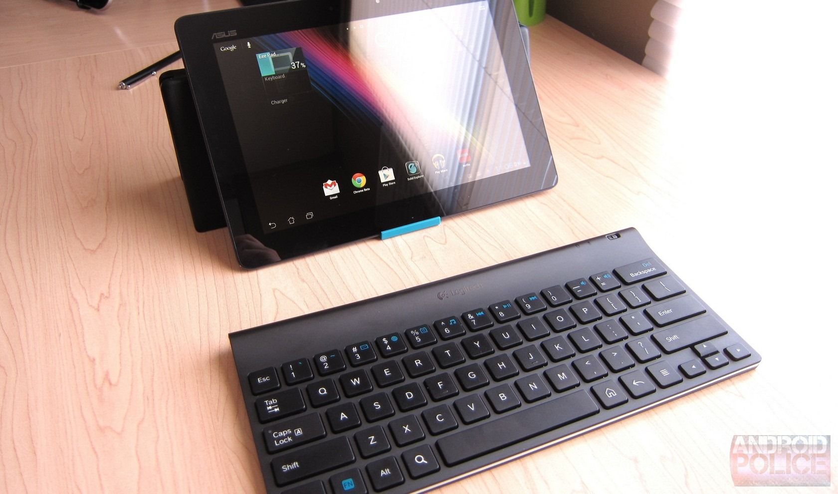 [Lightning Review] Logitech Bluetooth Keyboard For Android 3.0+ Devices