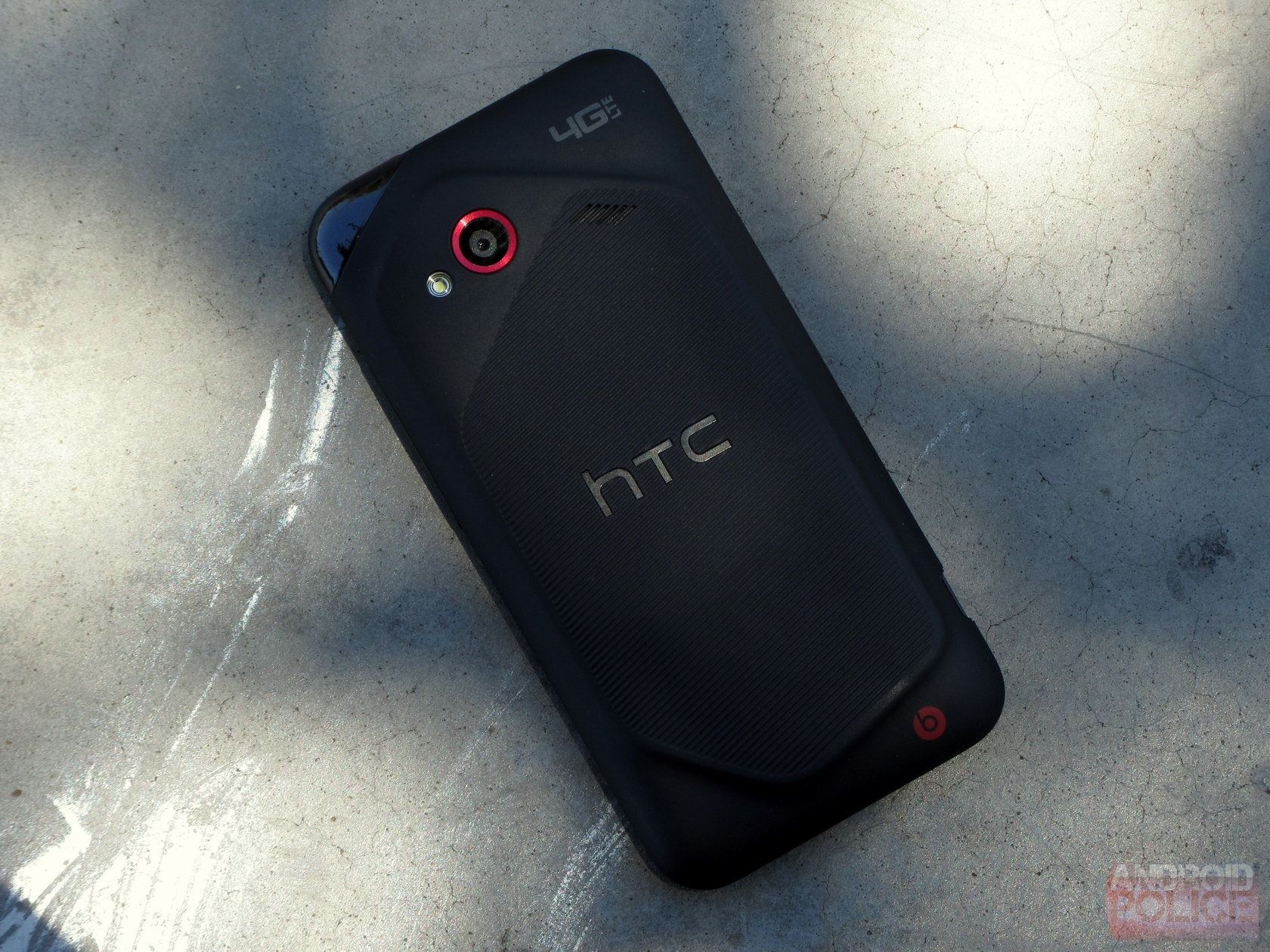 HTC DROID Incredible 4G LTE Review: DROID Doesn't