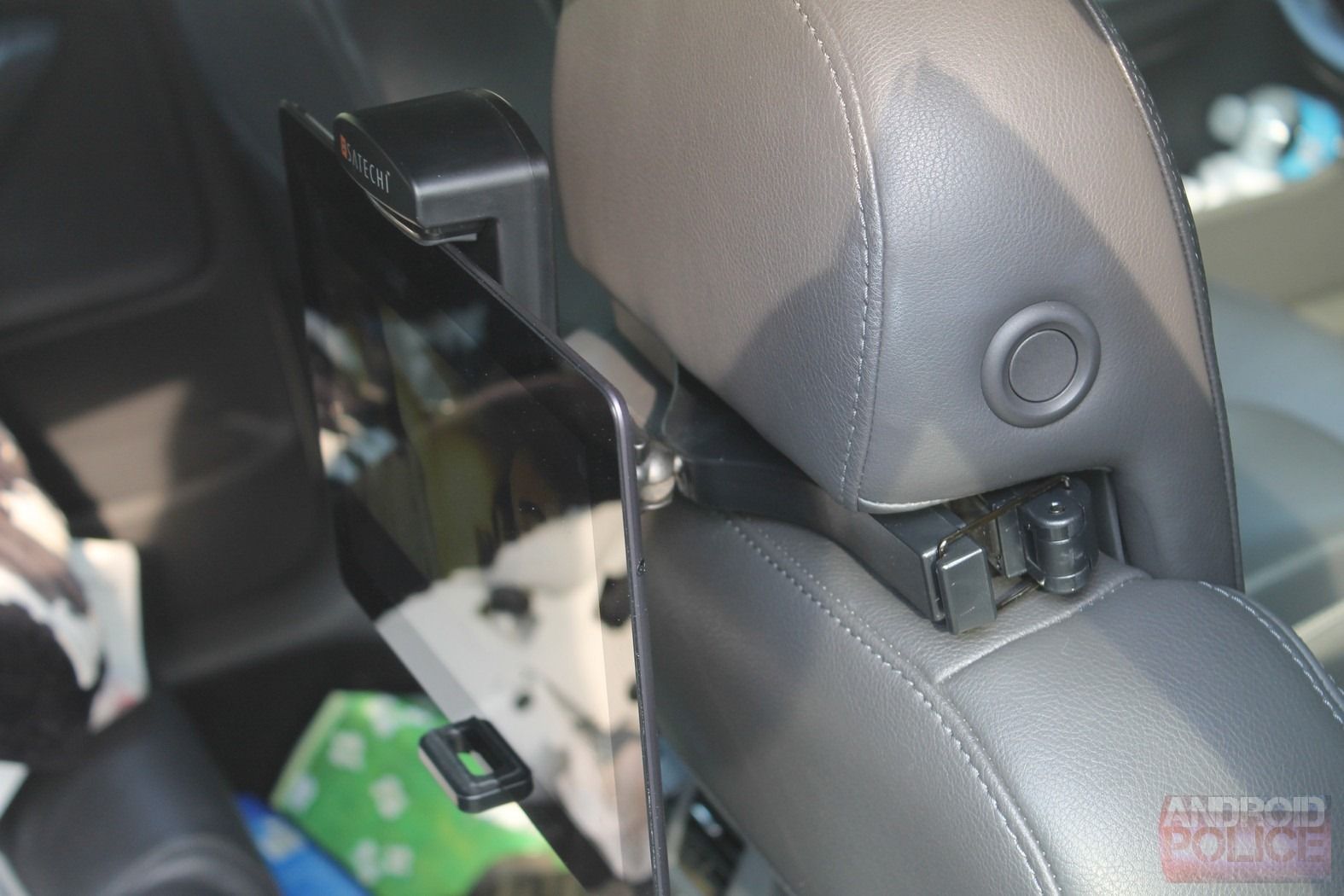 [Quick Look] Satechi Car Headrest Mount For Tablets: Pimp Your Ride ...