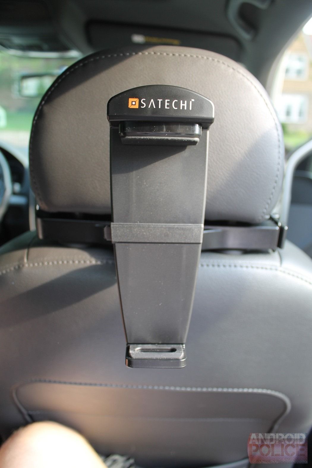[Quick Look] Satechi Car Headrest Mount For Tablets: Pimp Your Ride ...