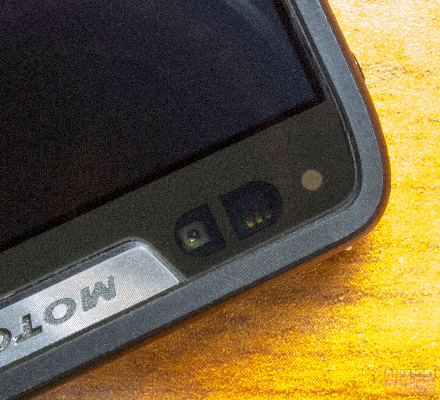 Motorola DROID RAZR M Review: This Is What Budget Phones Are Like Now ...