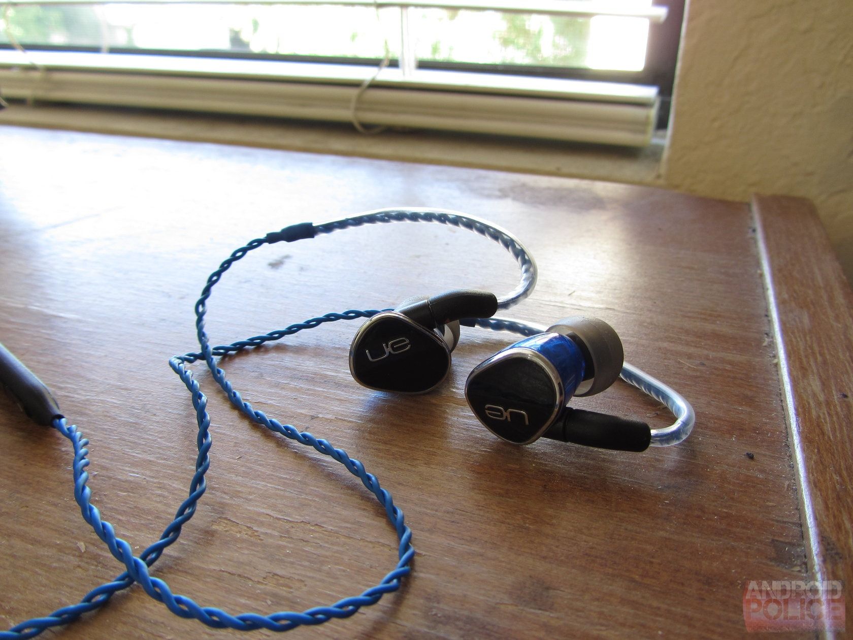 Logitech Ultimate Ears UE 900 Earbuds Review: Mind-Blowing Sound - Less ...
