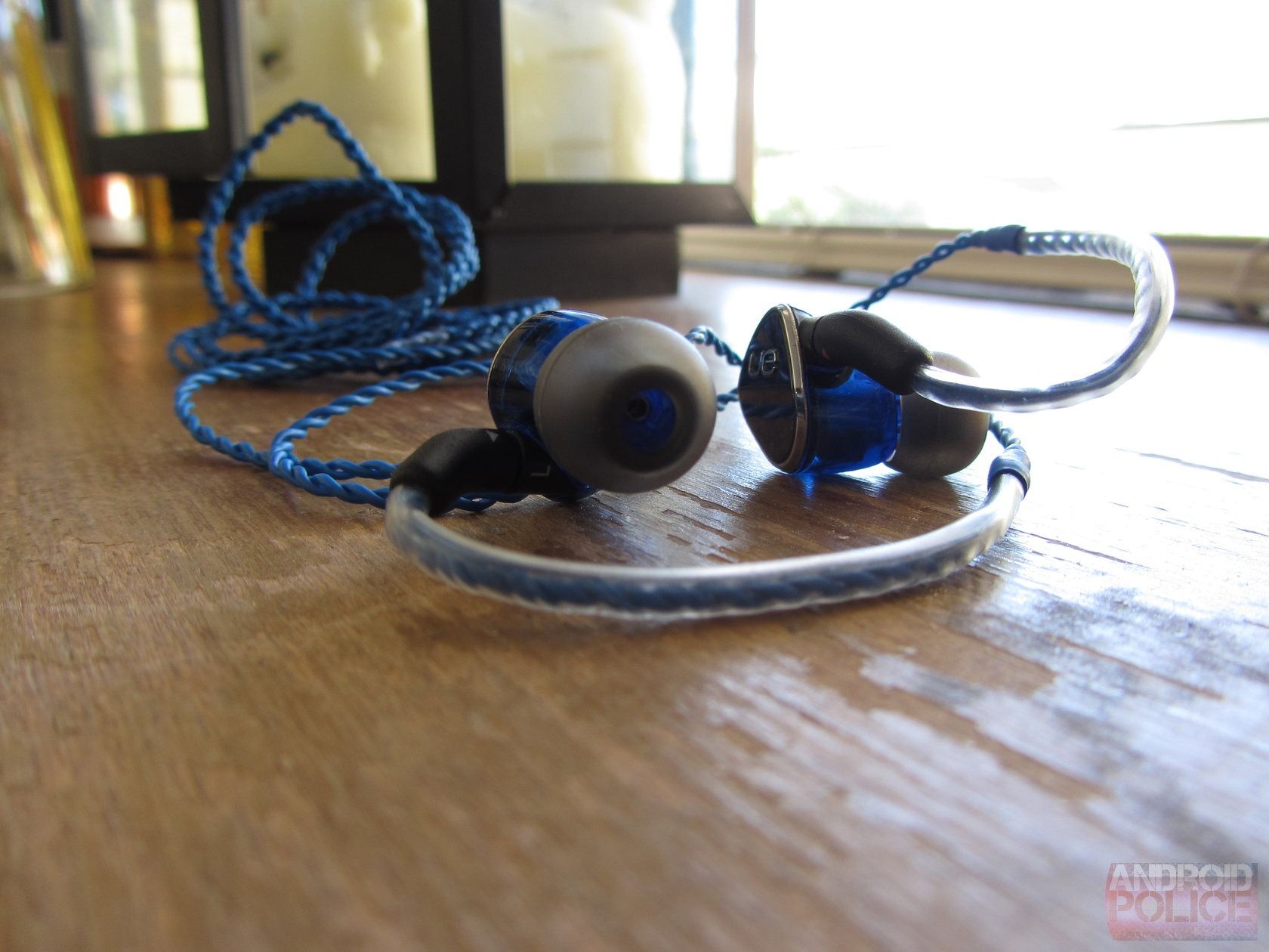 Logitech Ultimate Ears UE 900 Earbuds Review: Mind-Blowing Sound - Less ...