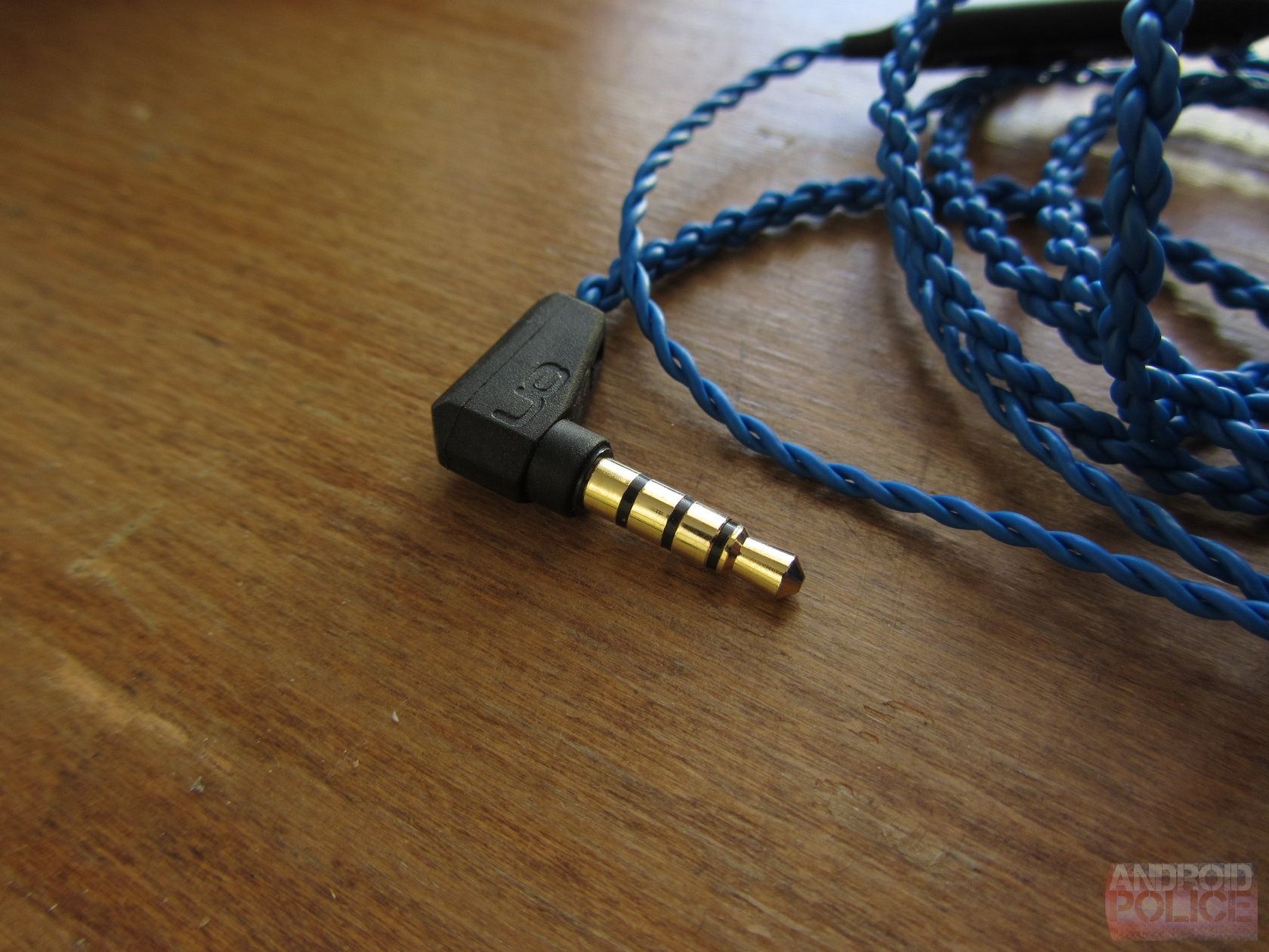 Logitech Ultimate Ears UE 900 Earbuds Review: Mind-Blowing Sound - Less ...