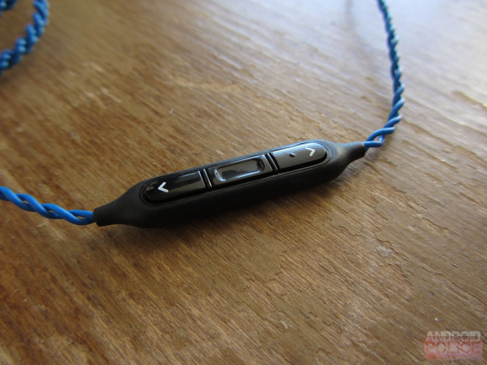 Logitech Ultimate Ears UE 900 Earbuds Review: Mind-Blowing Sound - Less ...