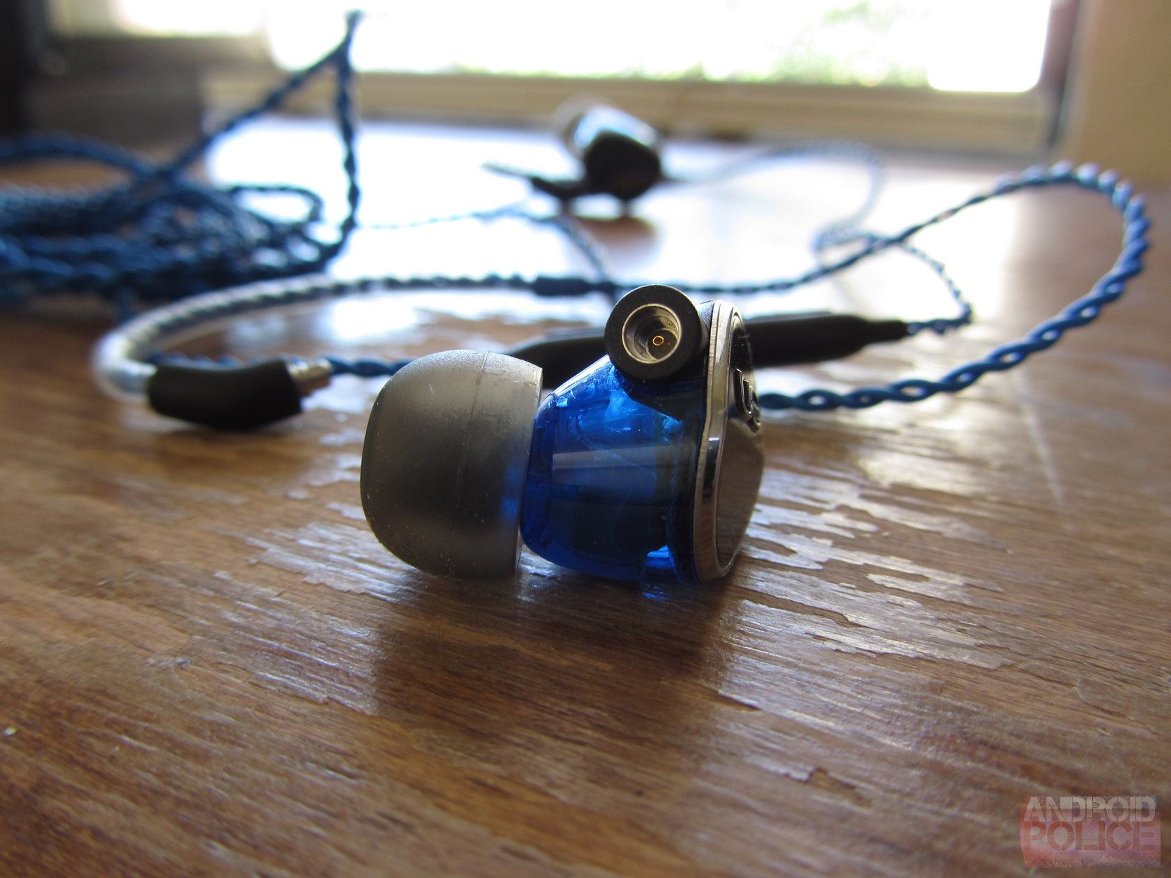 Logitech Ultimate Ears UE 900 Earbuds Review: Mind-Blowing Sound - Less ...