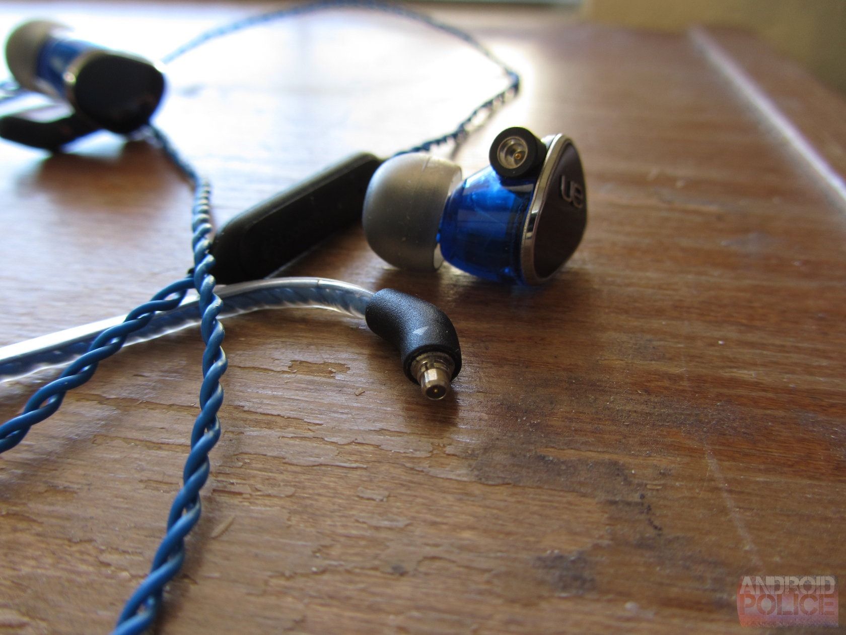 Logitech Ultimate Ears UE 900 Earbuds Review: Mind-Blowing Sound - Less ...