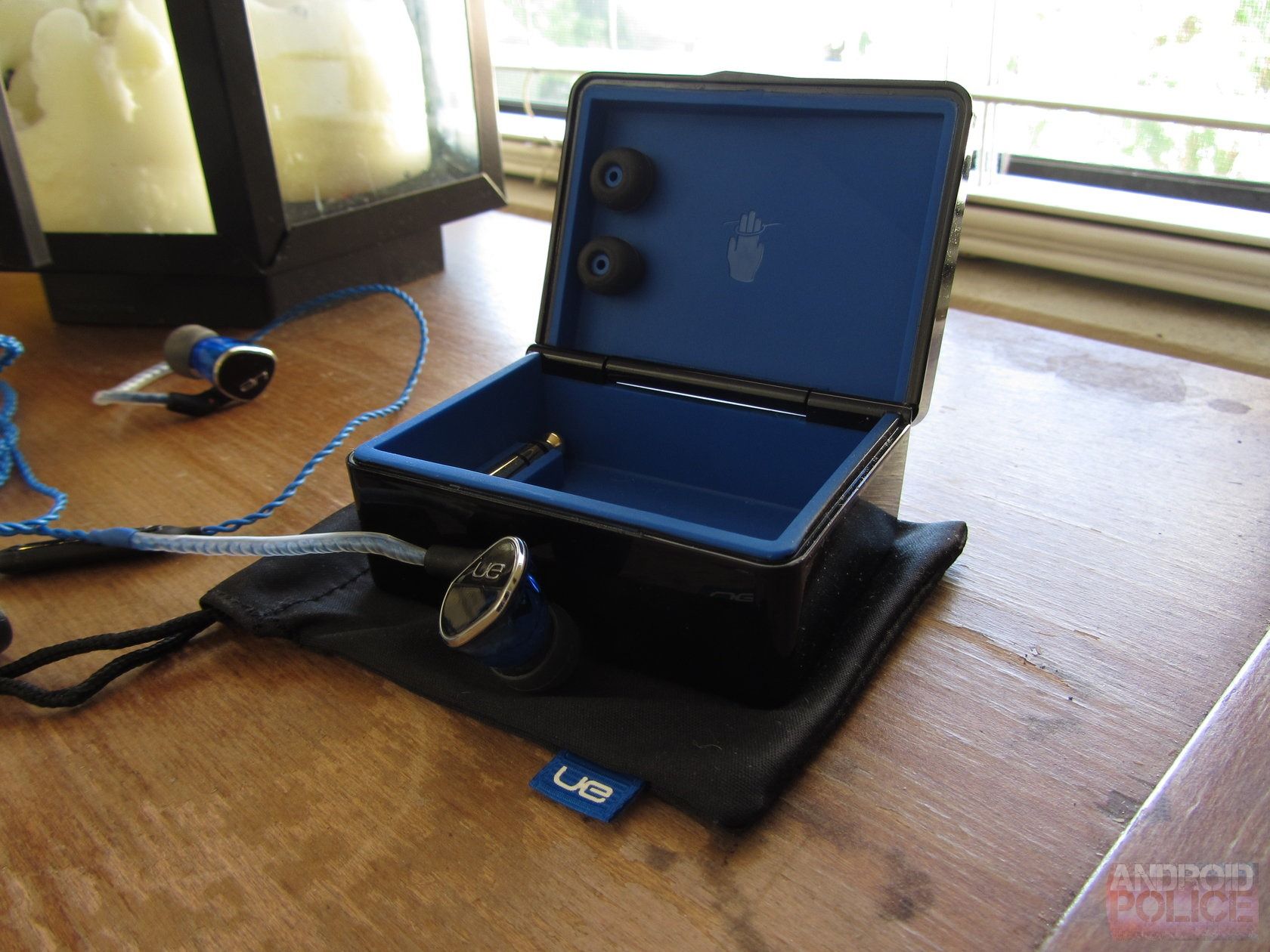 Logitech Ultimate Ears UE 900 Earbuds Review: Mind-Blowing Sound - Less ...