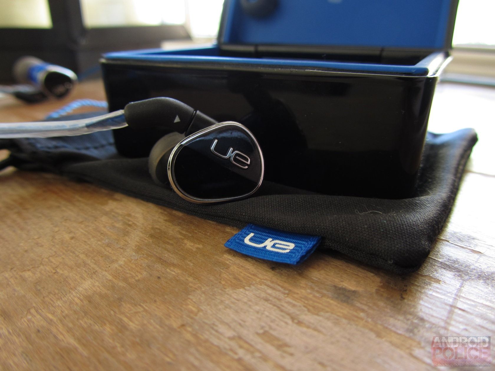 Logitech Ultimate Ears UE 900 Earbuds Review: Mind-Blowing Sound - Less ...