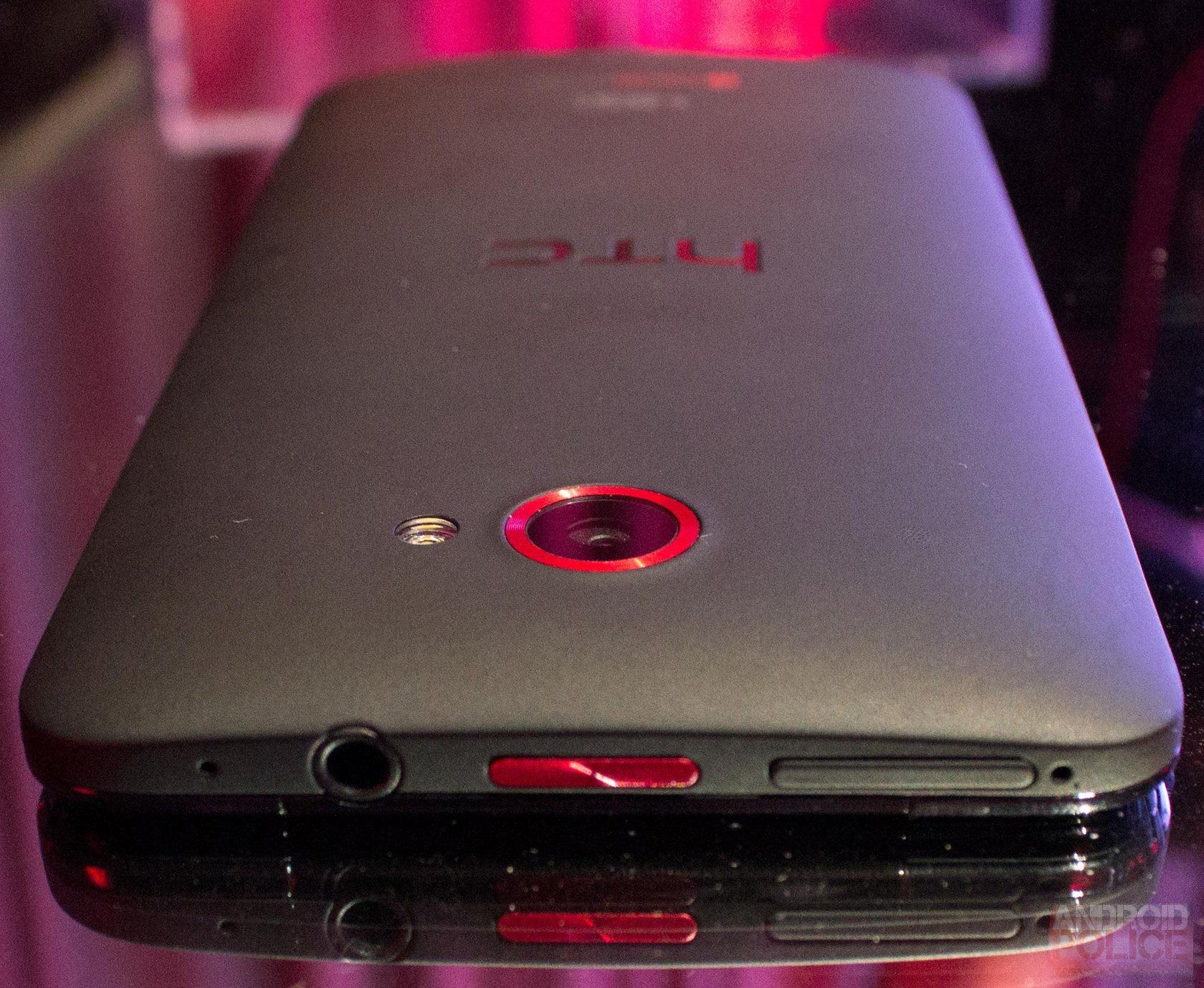 Hands on With The HTC DROID DNA: So Many Pixels!