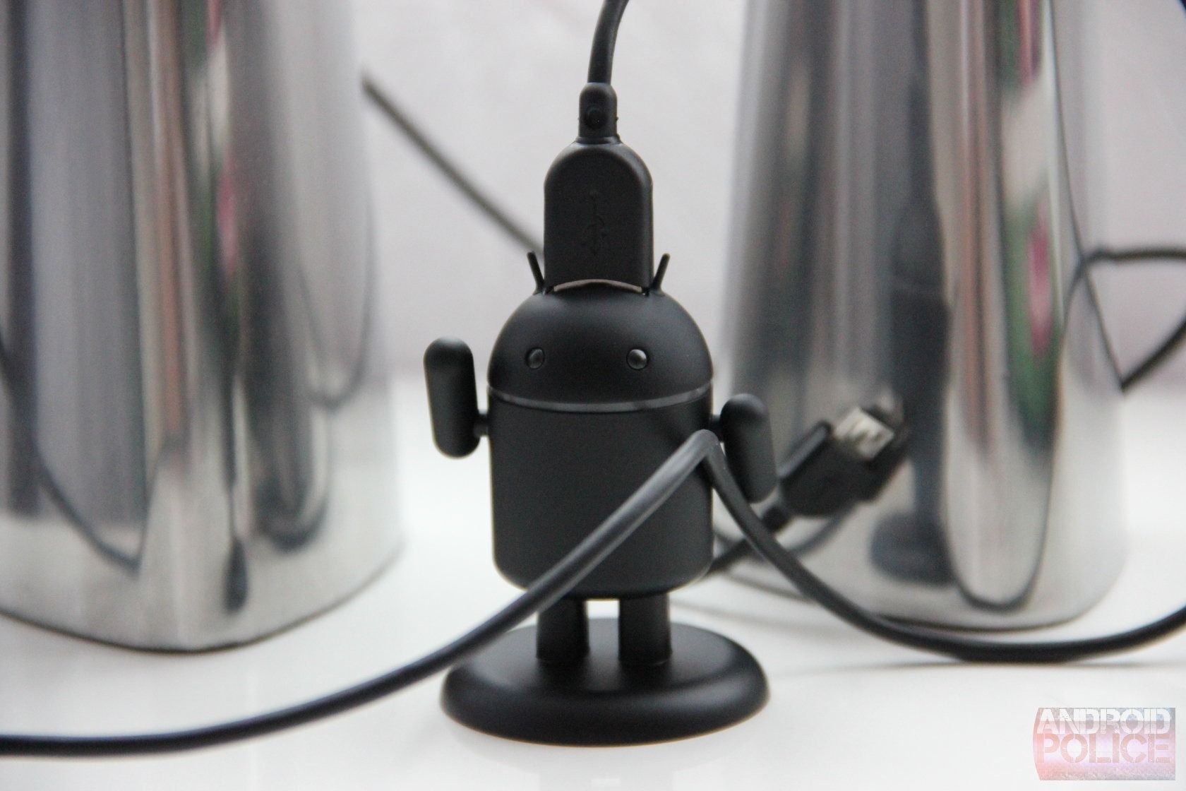 Andru Dark Edition Android-Themed USB Charger Now Available For $25 ...