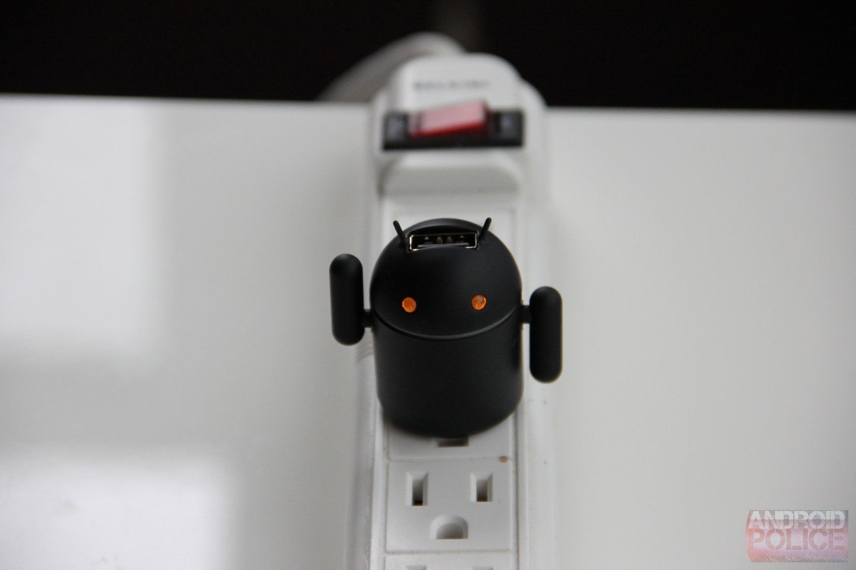 Andru Dark Edition Android-Themed USB Charger Now Available For $25 ...