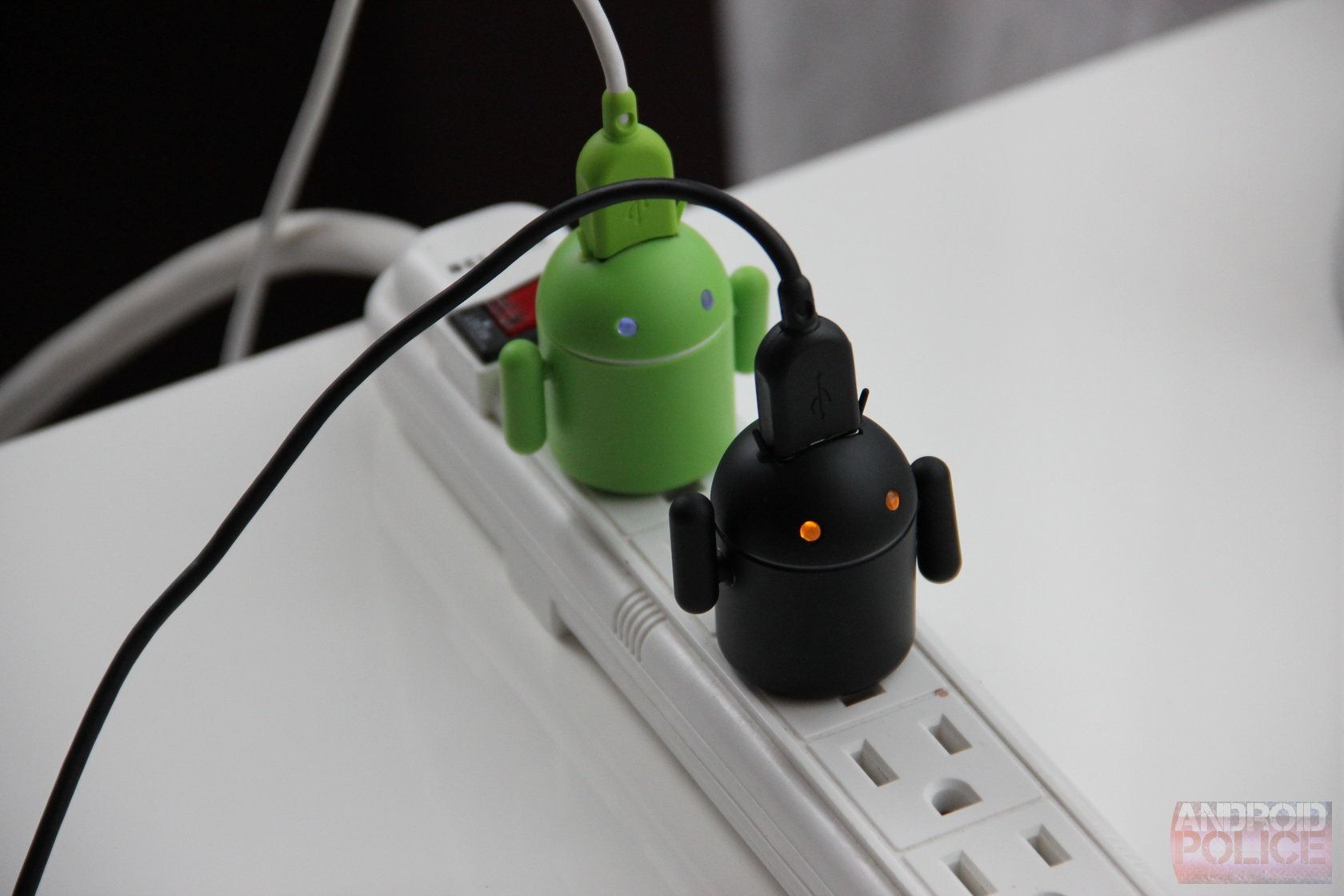 Andru Dark Edition Android-Themed USB Charger Now Available For $25 ...