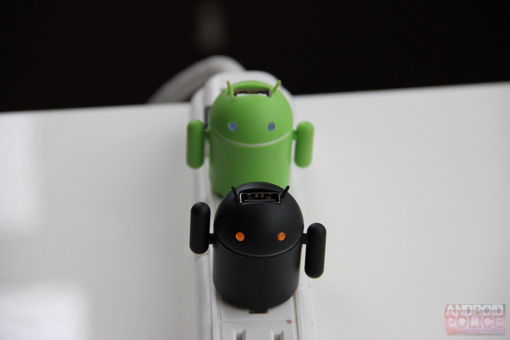 Andru Dark Edition Android-Themed USB Charger Now Available For $25 ...