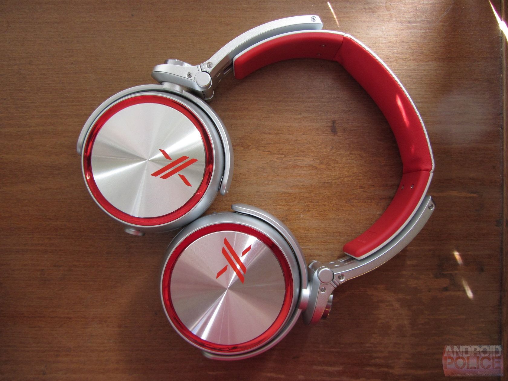 Sony MDR-X10 Headphones Review: So Much Bass That Even I Feel Old