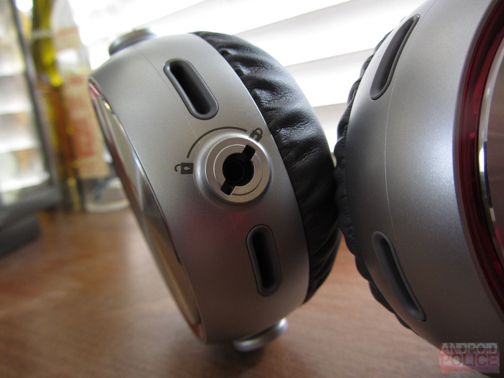 Sony MDR-X10 Headphones Review: So Much Bass That Even I Feel Old