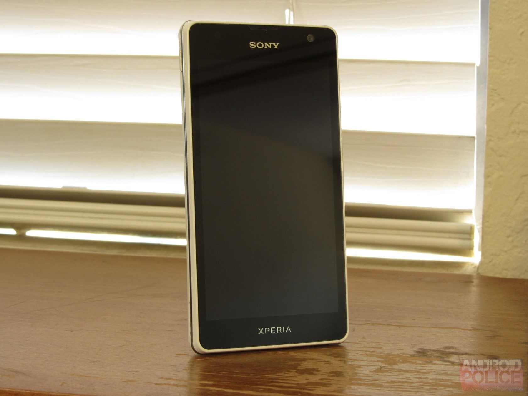 Xperia TX Review: Just Another Pretty Sony Phone That Isn't Very Good