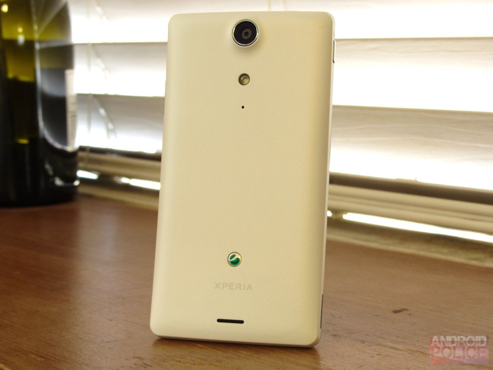 Xperia TX Review: Just Another Pretty Sony Phone That Isn't Very Good