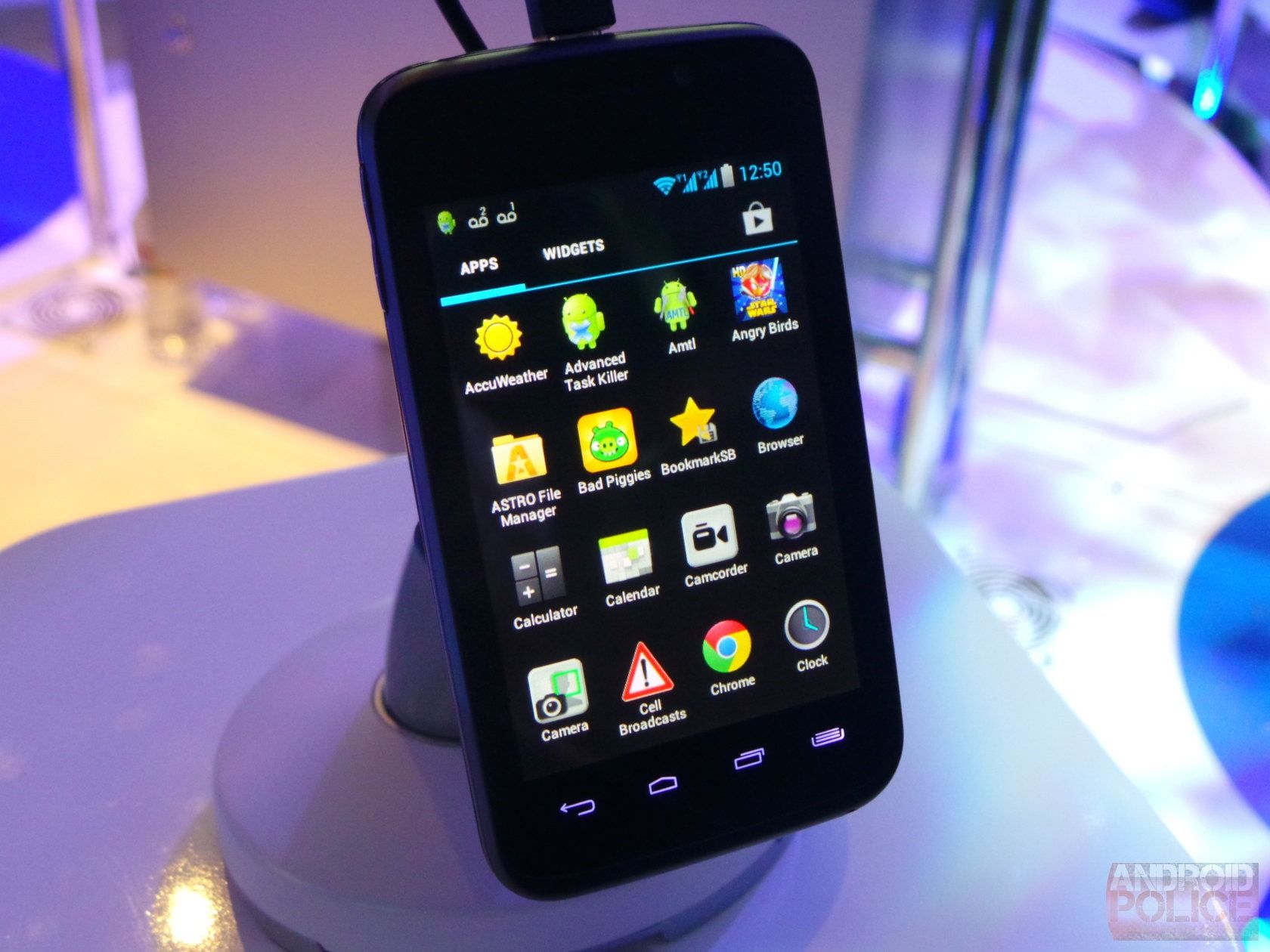 [CES 2013] Hands-On With Intel's Lexington Platform Reference Phone