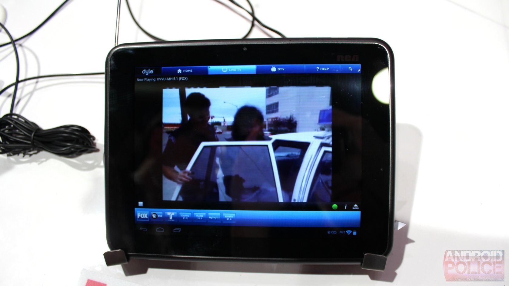 [CES 2013] Hands-On With The RCA 8" Mobile TV Tablet (Video)