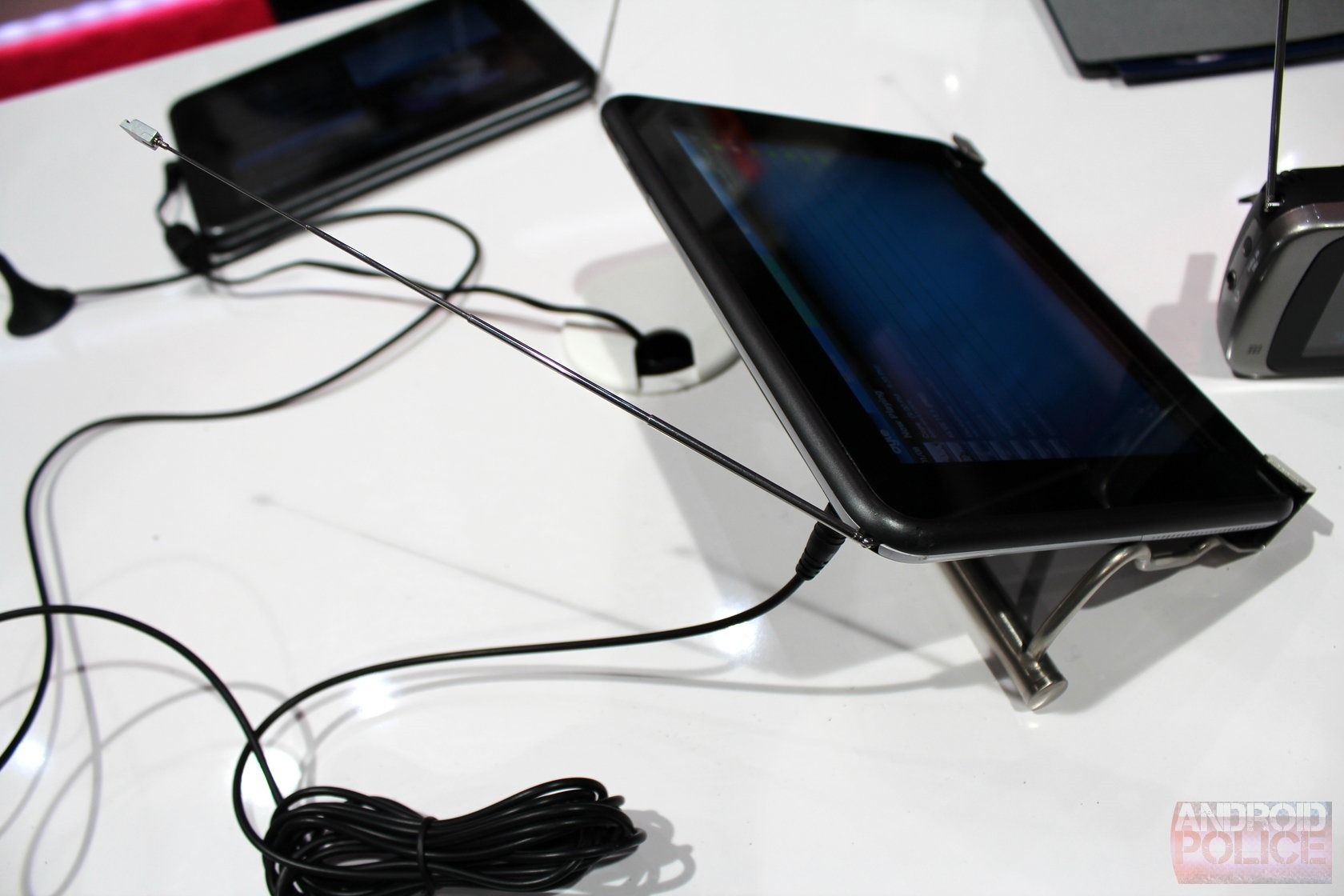 [CES 2013] Hands-On With The RCA 8" Mobile TV Tablet (Video)