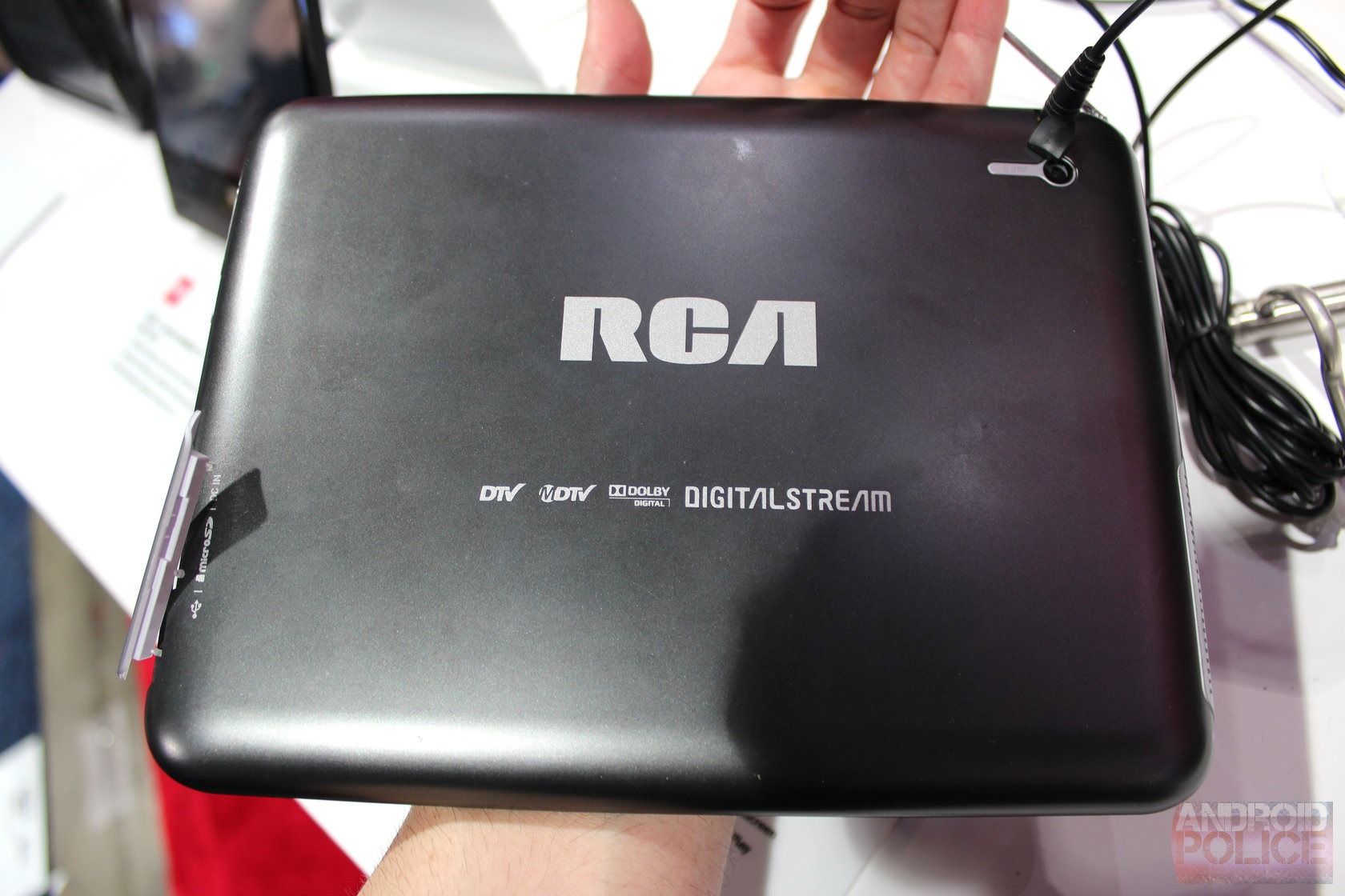[CES 2013] Hands-On With The RCA 8" Mobile TV Tablet (Video)