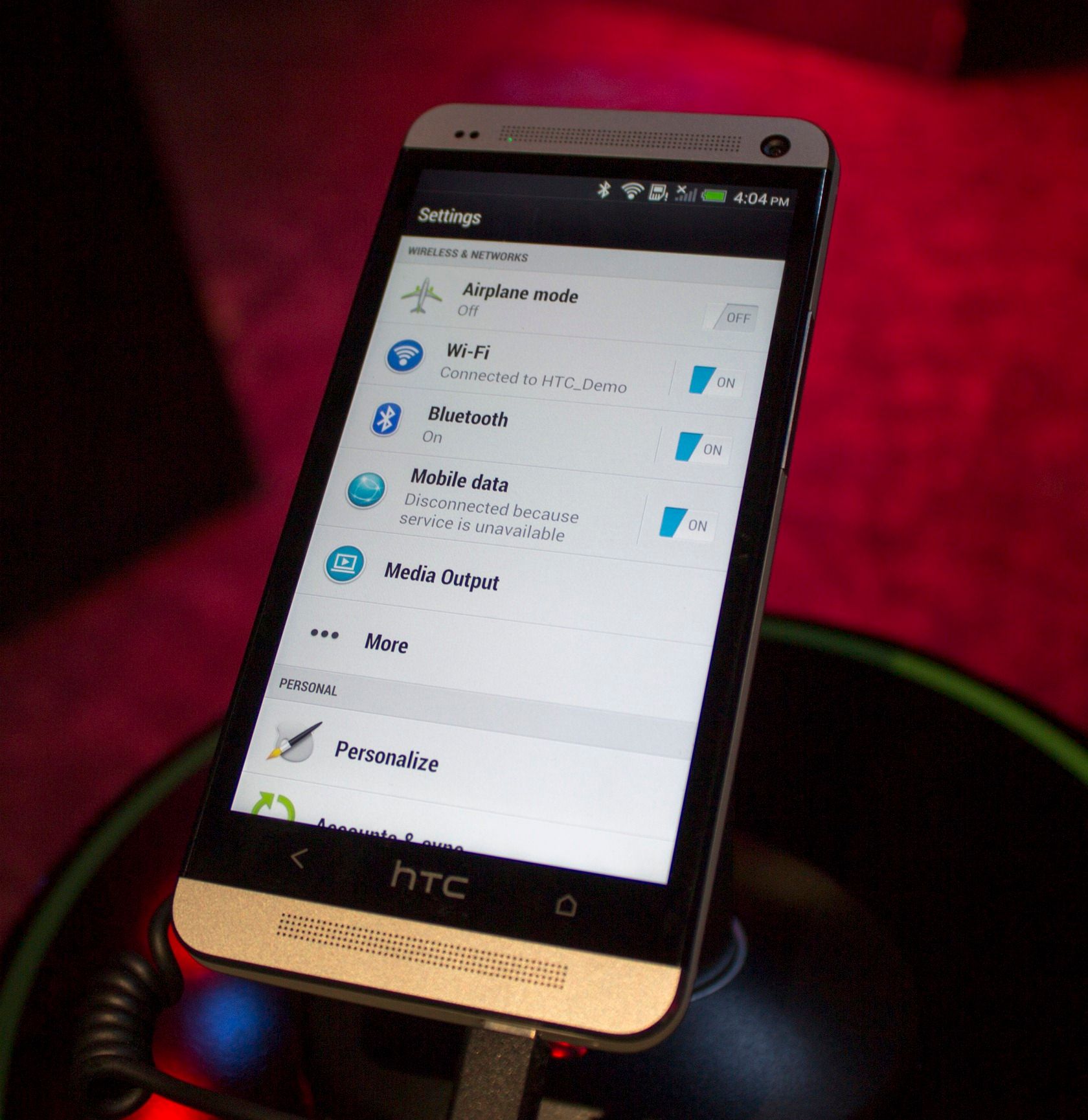Hands-On With The HTC One - Great Build Quality, Great Screen, Odd ...