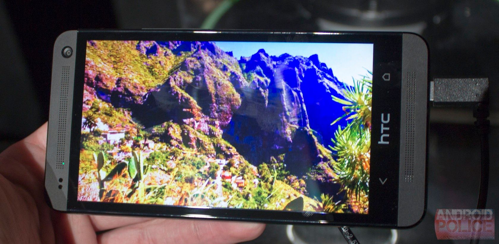 Hands-On With The HTC One - Great Build Quality, Great Screen, Odd ...