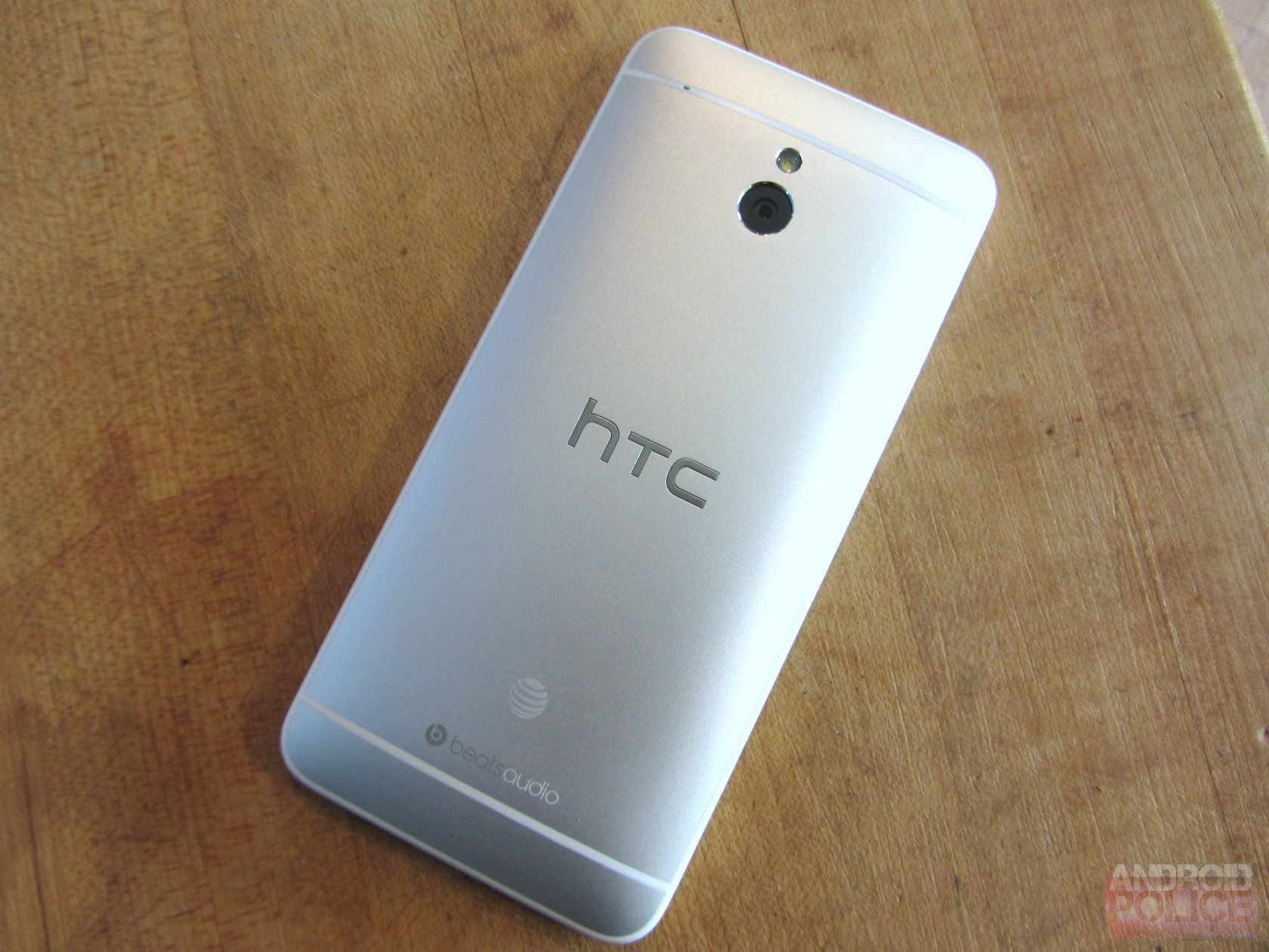 HTC One mini Review: The Awkward, RAM-Deprived Middle Child