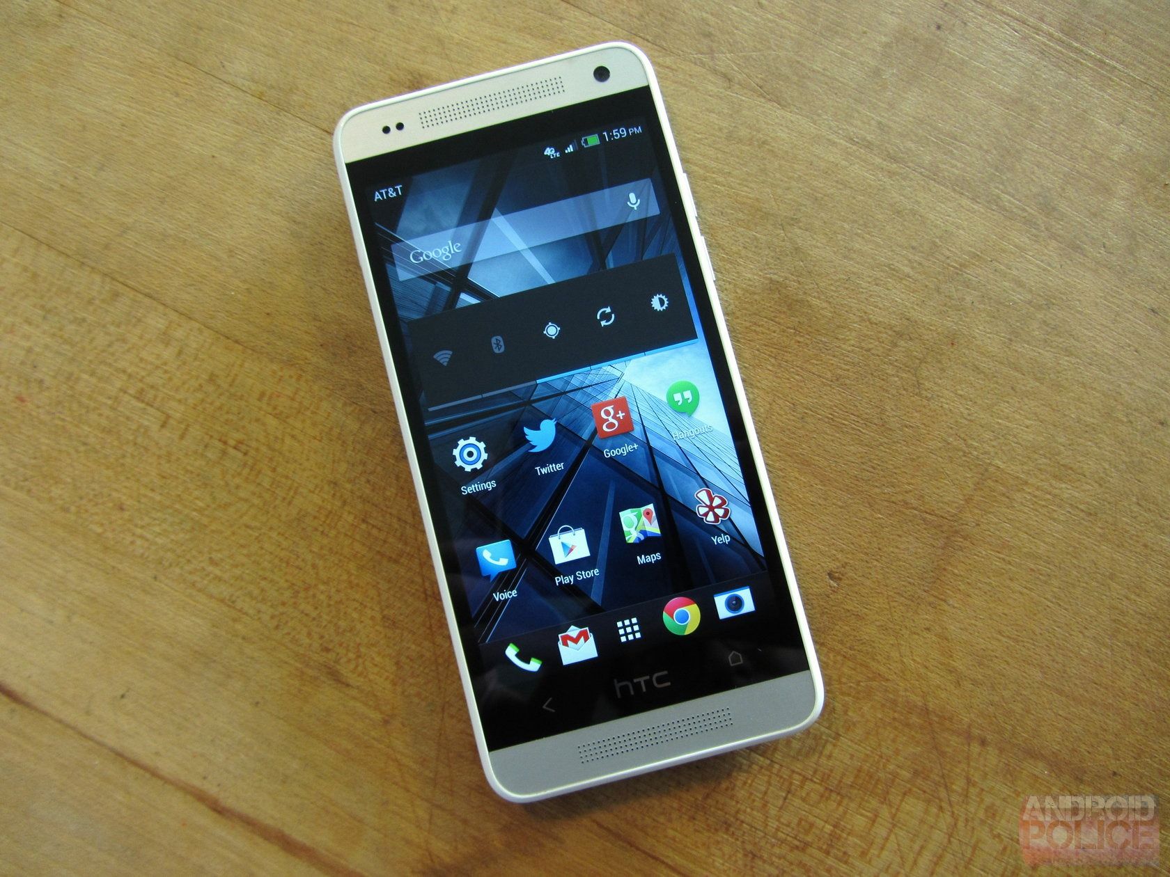 HTC One mini Review: The Awkward, RAM-Deprived Middle Child