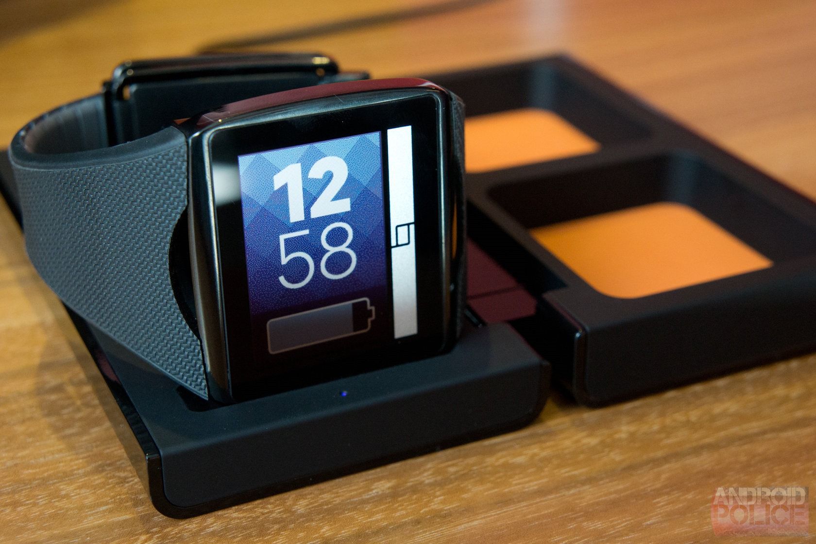 [IFA 2013] Hands-On With The Qualcomm Toq Smartwatch (Video)