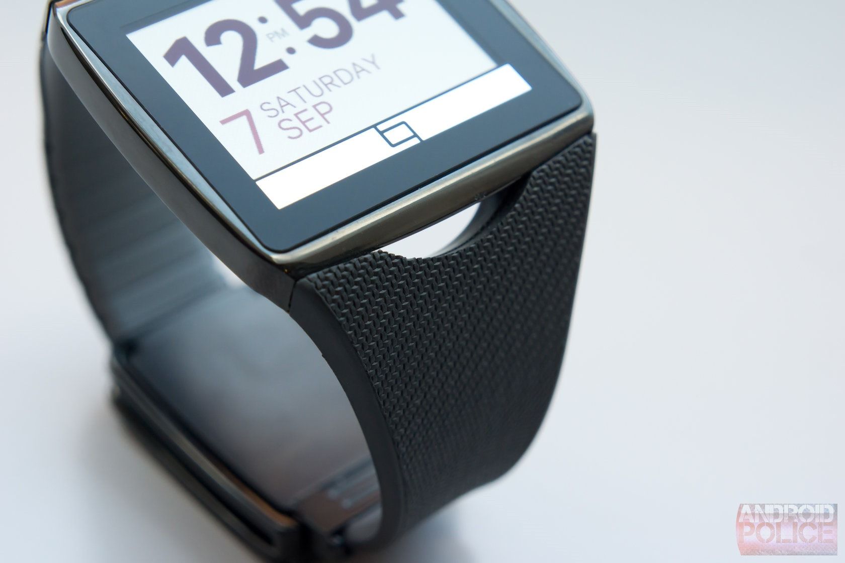 [IFA 2013] Hands-On With The Qualcomm Toq Smartwatch (Video)