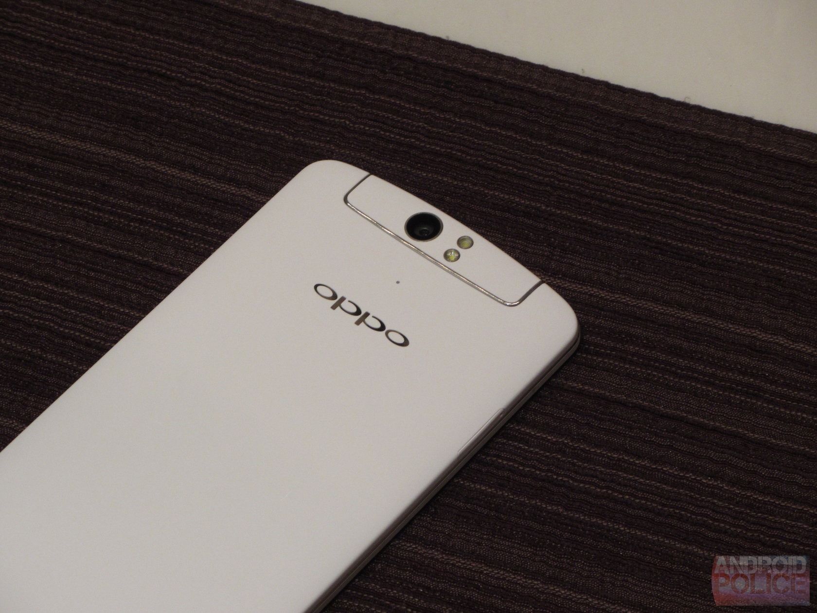 Hands-On With The Oppo N1