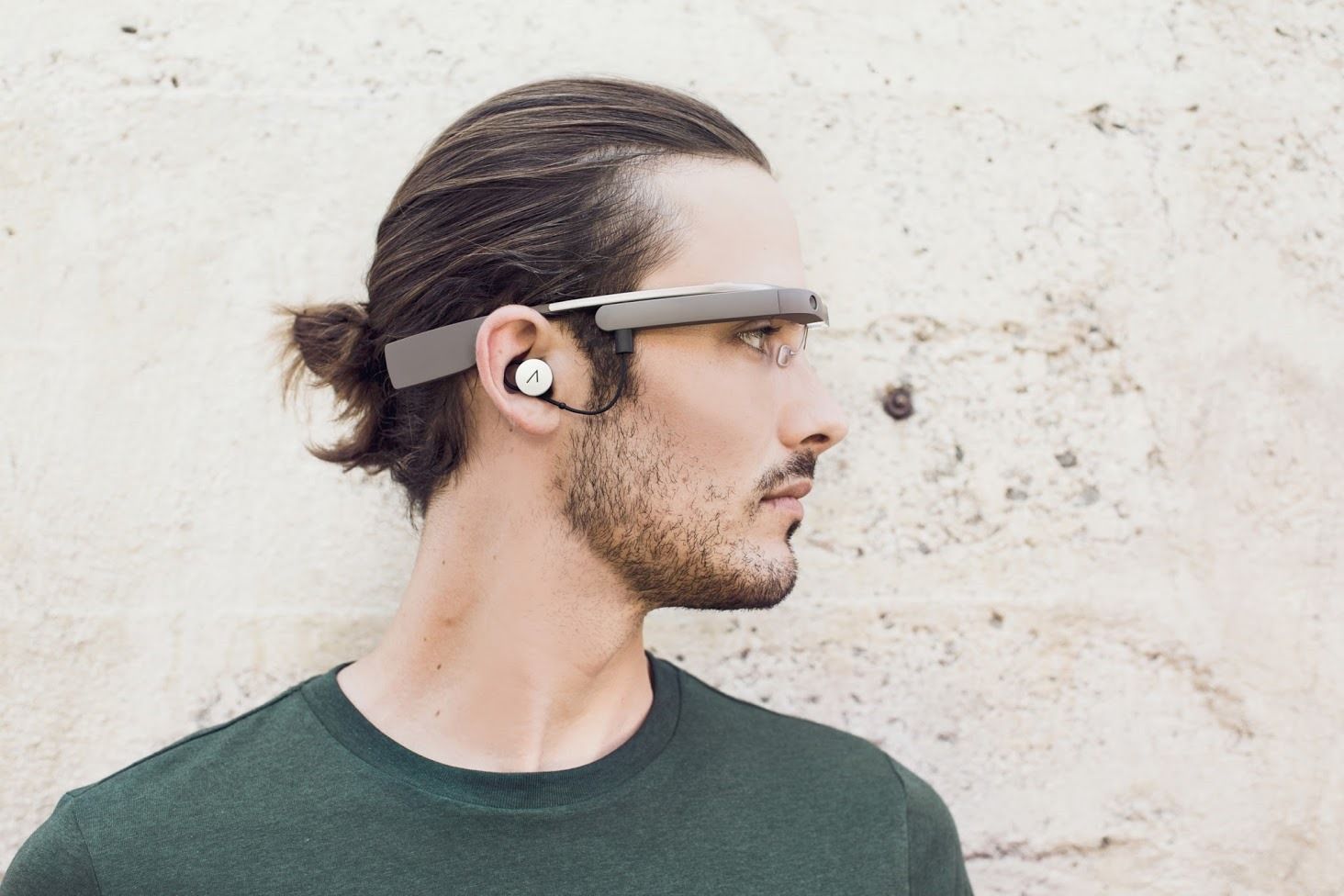 Google Shows Off The Optional Mono Earbud On The Upcoming Version Of ...