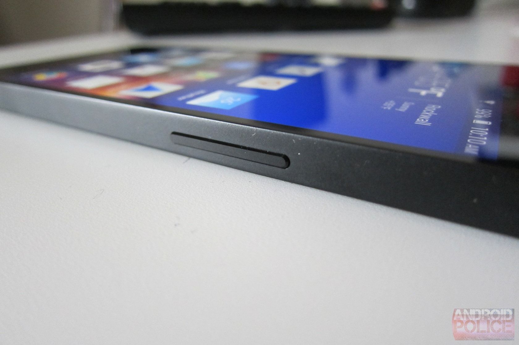 Hands On With Blu's First 1080p Flagship-Level Phone, The Life Pure