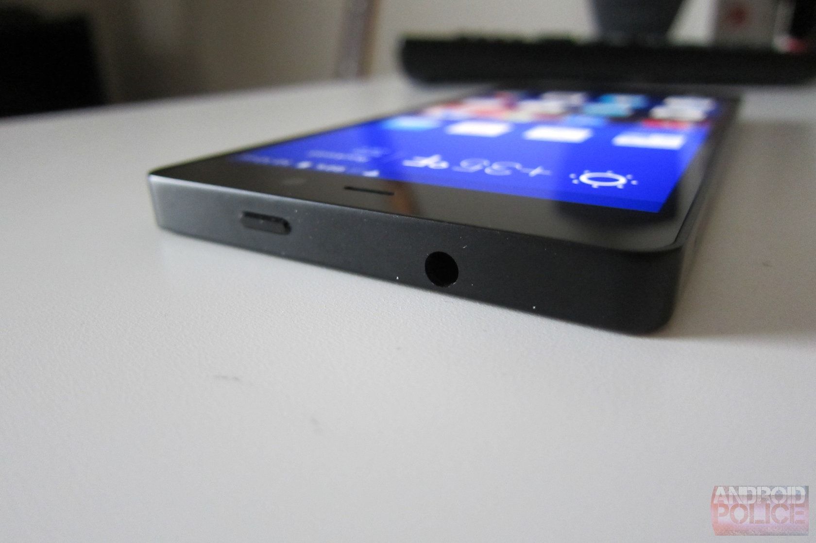 Hands On With Blu's First 1080p Flagship-Level Phone, The Life Pure