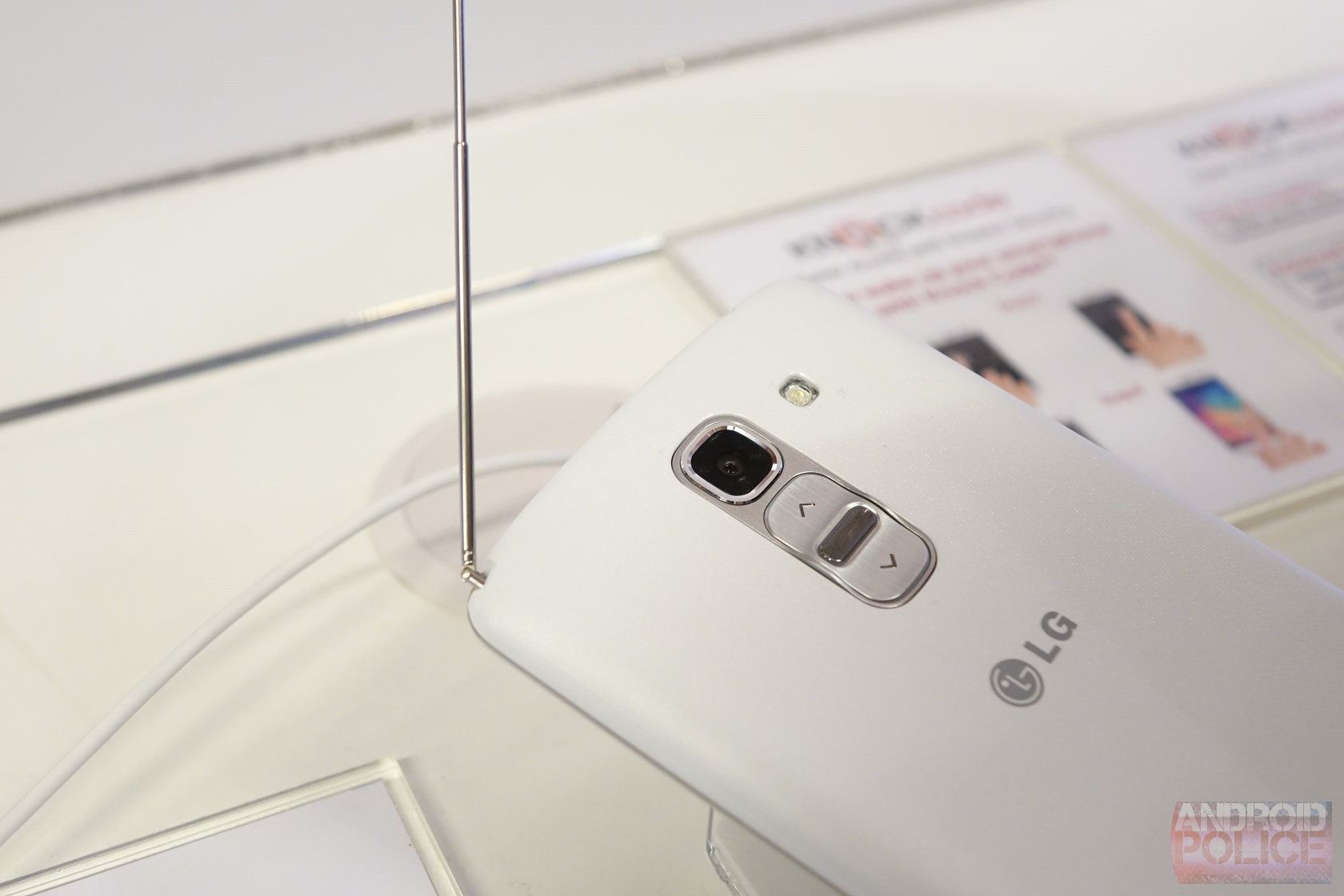[MWC 2014] Hands-On With The LG G Pro 2: Still Big, Still Fairly ...