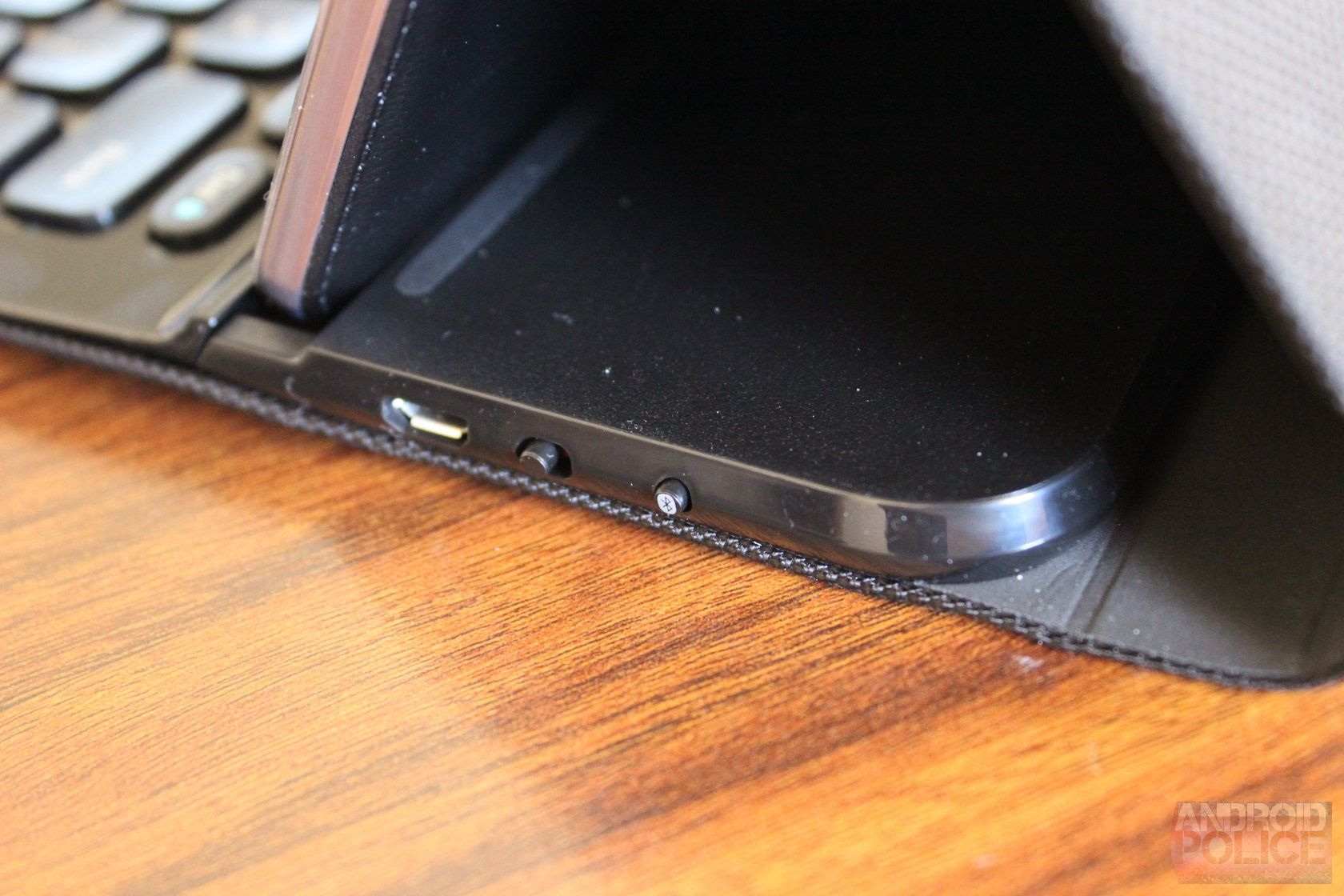 Logitech PRO Keyboard for Samsung Galaxy Note PRO and Tab PRO Lightning ...