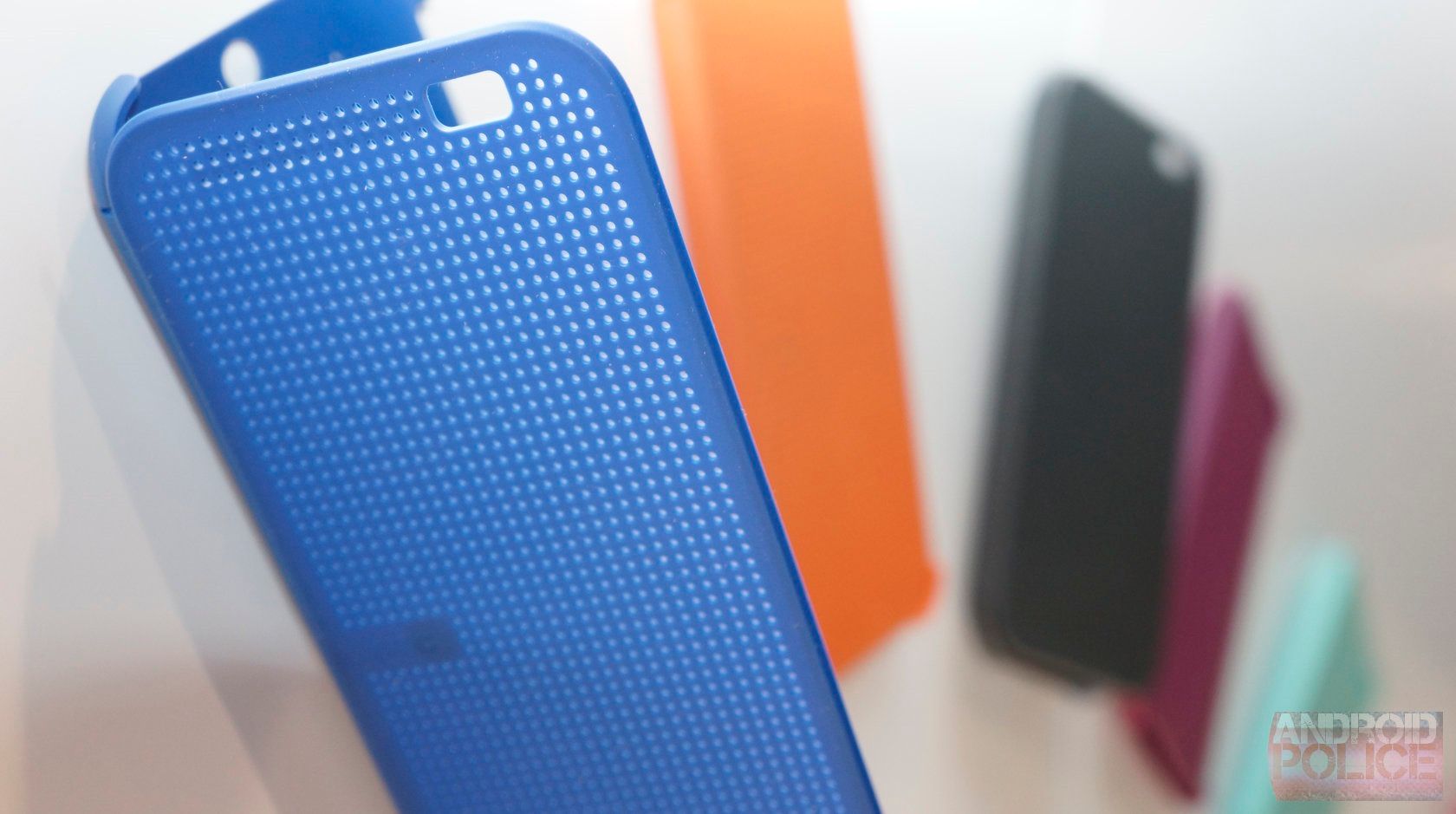 Hands-On (And Video) With The HTC One M8 And Its Dot View Case